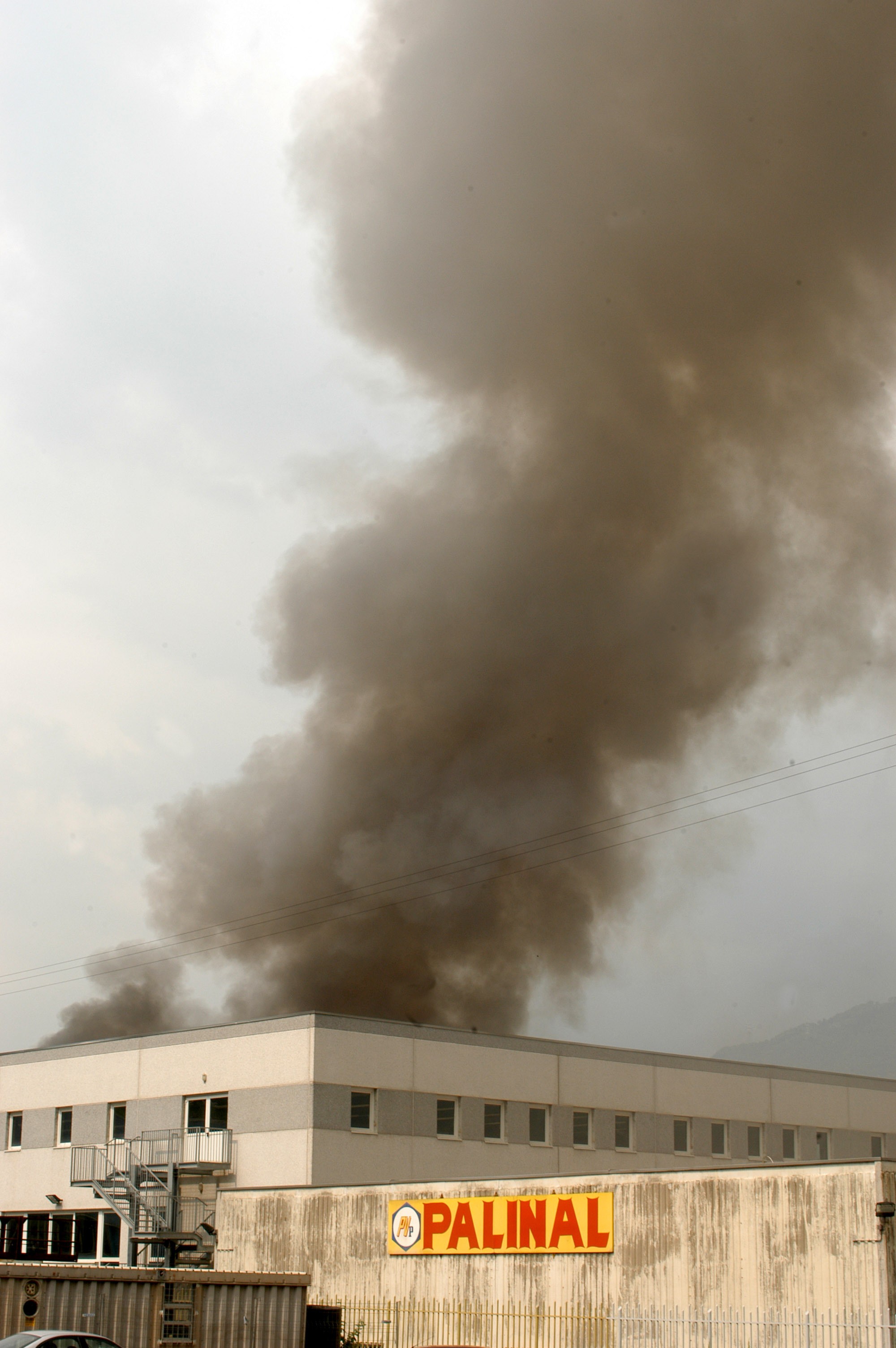 Riaperti i cancelli alla Palini Vernici di Pisogne dopo l’incendio e la ...