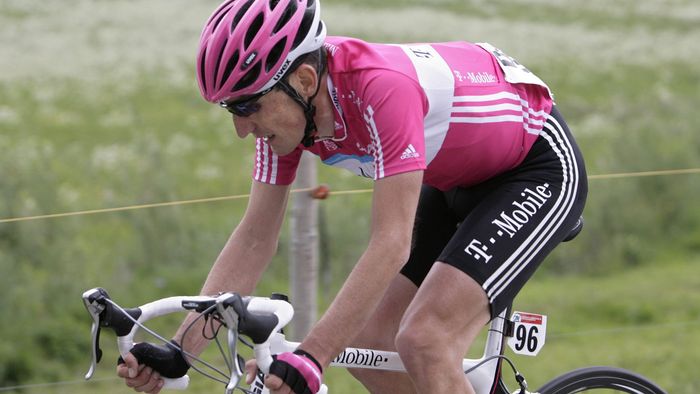 Marco Pinotti cede la maglia rosa - Sport