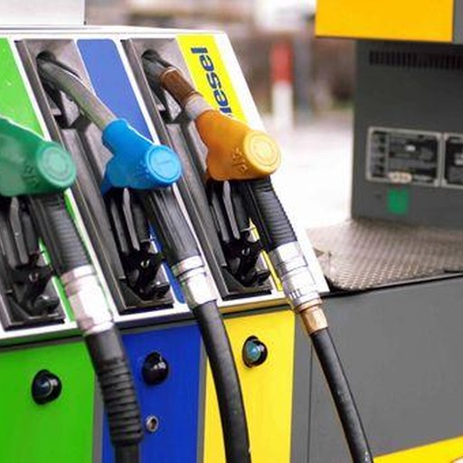 Benzina/ Non si fermano i rialzi, punte fino a 1,64 euro - apcom