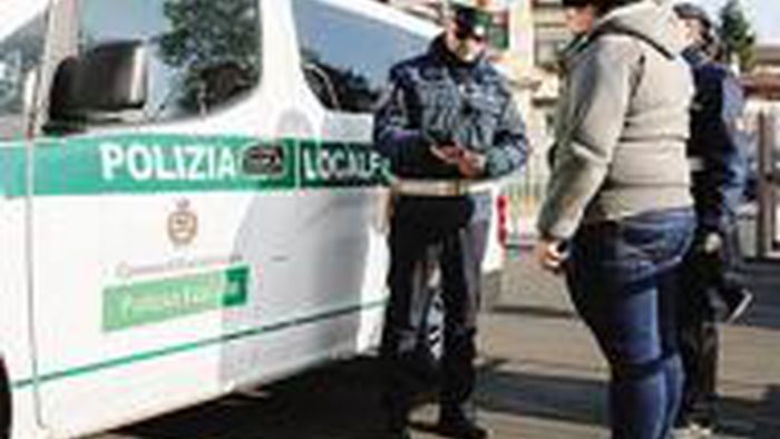 A Scanzo la multa si paga col Pos Così la sanzione è ridotta del 30 % ...