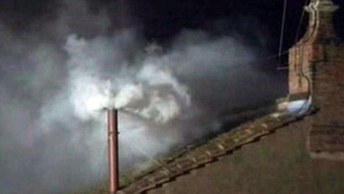 Clorato di potassio, lattosio e «pece greca» per la fumata bianca - Cronaca