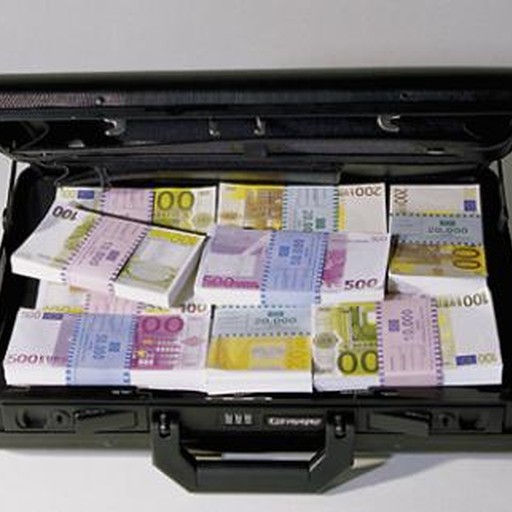 Truffatore ruba un milione di euro Valigetta coi soldi ritrovata a ...