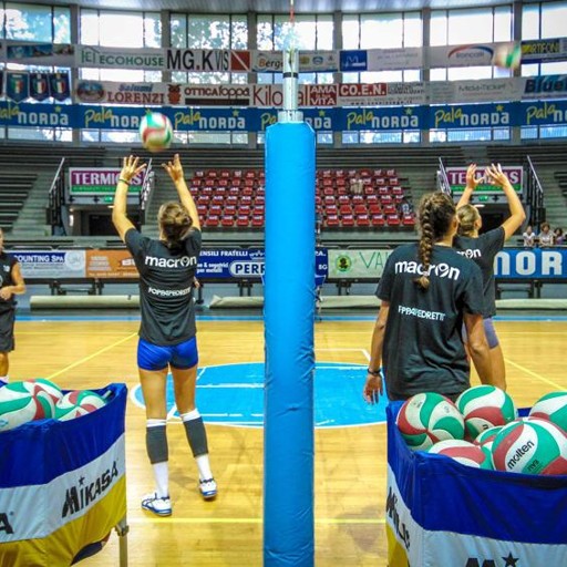 Volley, la nuova Foppa si presenta Maurizia Cacciatori madrina ad ...