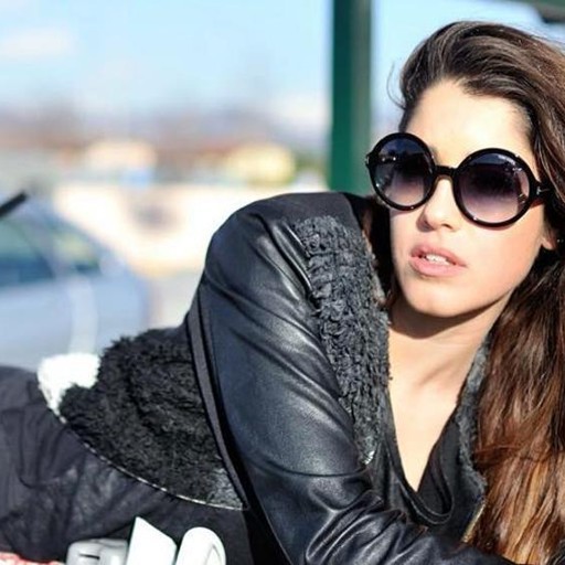 Alessia Conti cerca il tuo clic «Votatemi per andare in copertina ...