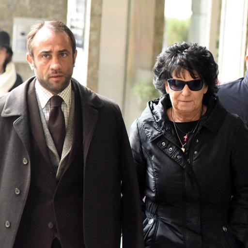 Bossetti, mamma e fratello in aula «Preferiamo non rispondere» - Video ...