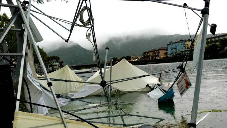 La Sarneghera s’abbatte su Sarnico Tendoni del Busker Festival in acqua ...