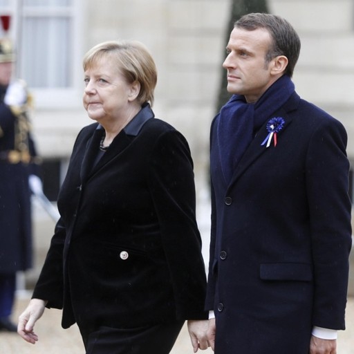 Ue, siamo nelle mani di Merkel e Macron - L'Editoriale