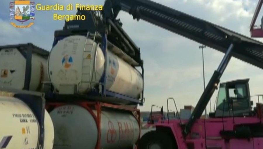 3.600 tonnellate di benzina di contrabbando Sgominata banda, evasi 2,8 ...