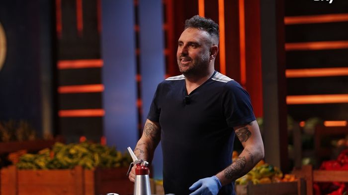 MasterChef, Roberto non passa la prova di abilità: «Mi metto a studiare ...