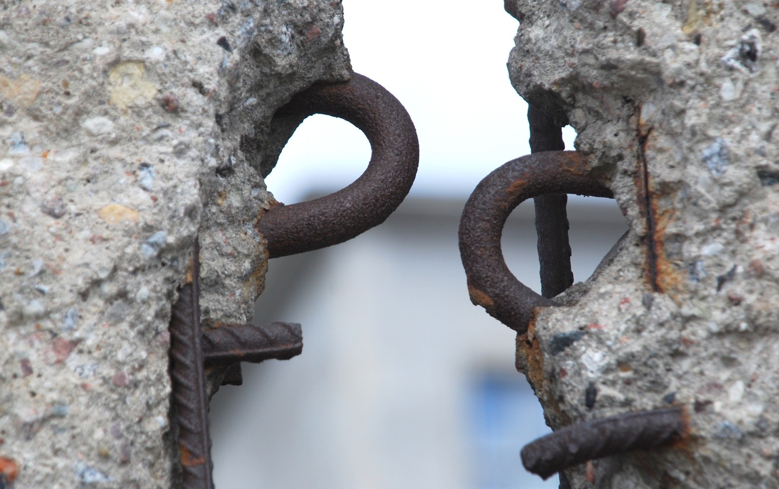 Stefano Pini e “Mandato a memoria”: tra gli spigoli del mondo il ...