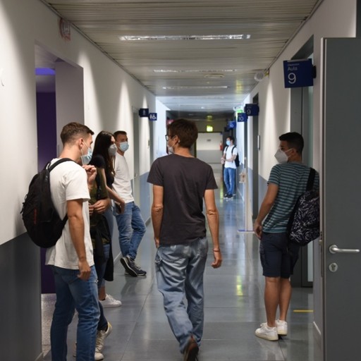 Confronto col 2020: il virus circola, ma trend in discesa - Cronaca