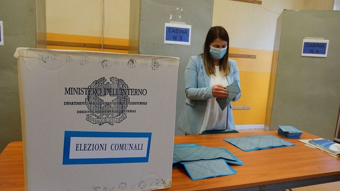 Comunali Riaprono I Seggi Si Vota Fino Alle 15 Laffluenza Delle 23