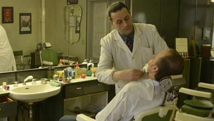 Baffi, capelli e memoria: Dalmine perde lo storico barbiere Roberto ...