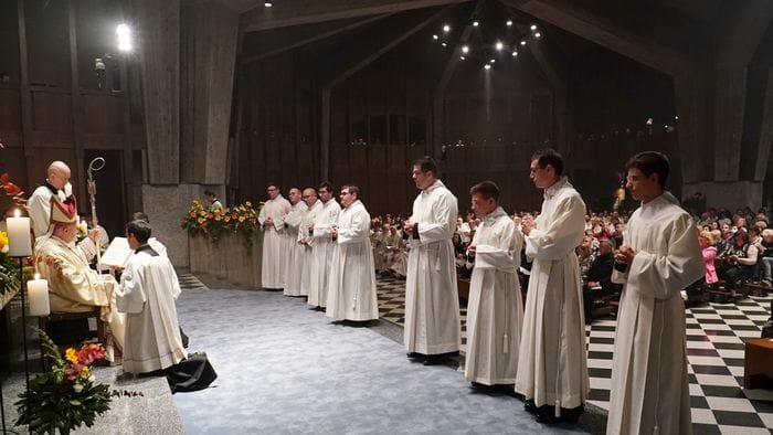 Il vescovo ordina nove giovani diaconi: «Gioia e riconoscenza per ...