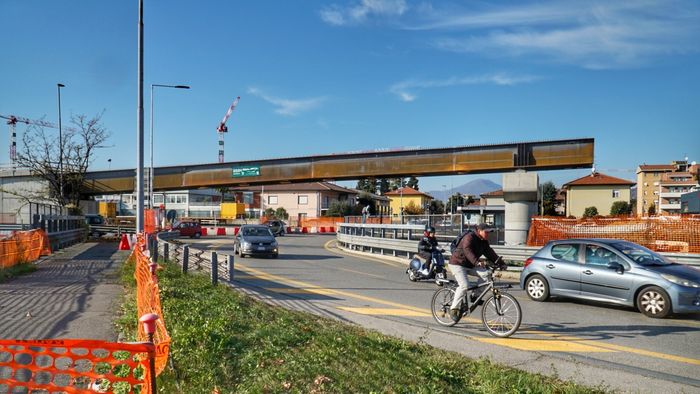 Nuovo cavalcavia: pronta la prima campata di 190 tonnellate - Foto e ...