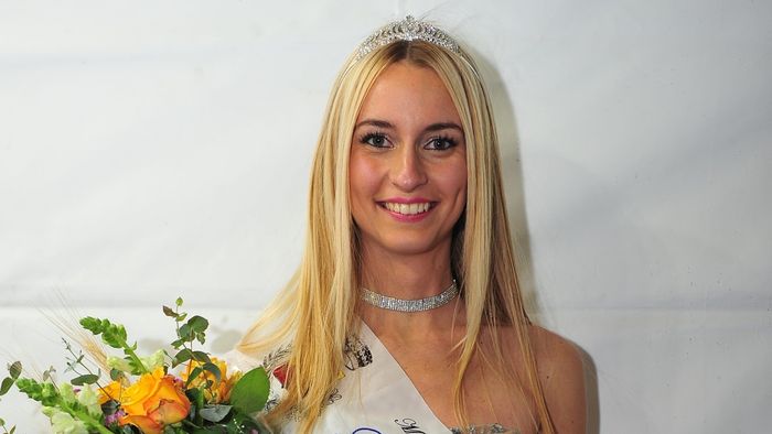 Miss regina d’inverno, la corona va a una bergamasca - Cronaca