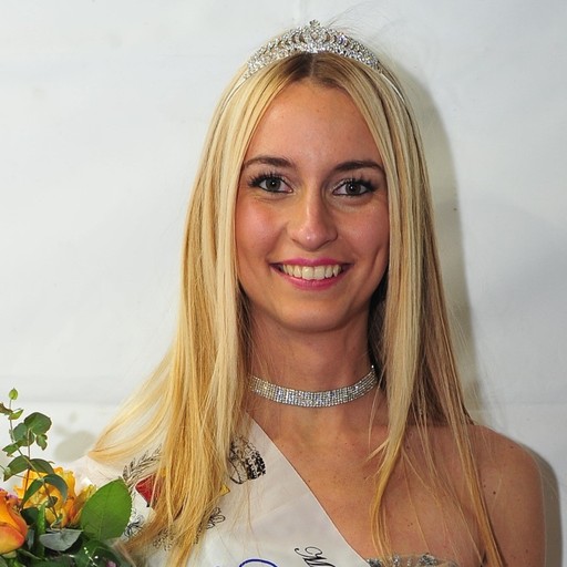 Miss regina d’inverno, la corona va a una bergamasca - Cronaca
