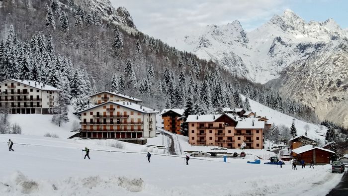 Neve fresca in quota, Colere continua a sciare. Stop a Foppolo e ...