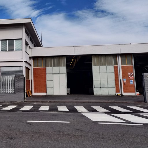 Tentano un furto, ma sbagliano indirizzo: scappano seminando chiodi in ...