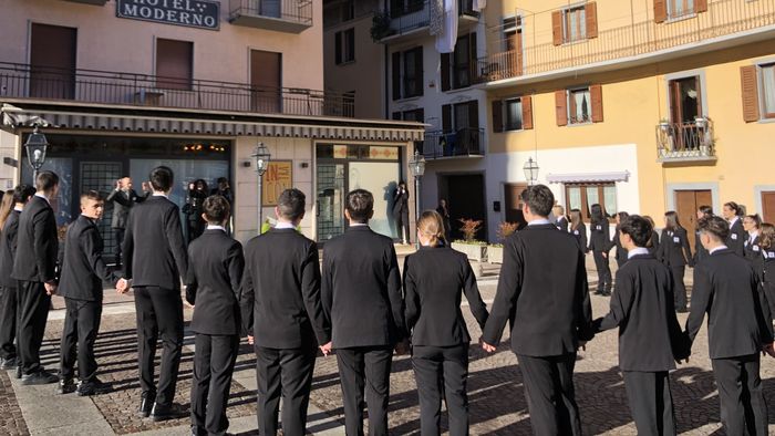 Un grande abbraccio apre il bar Incontra: la «palestra» dell ...