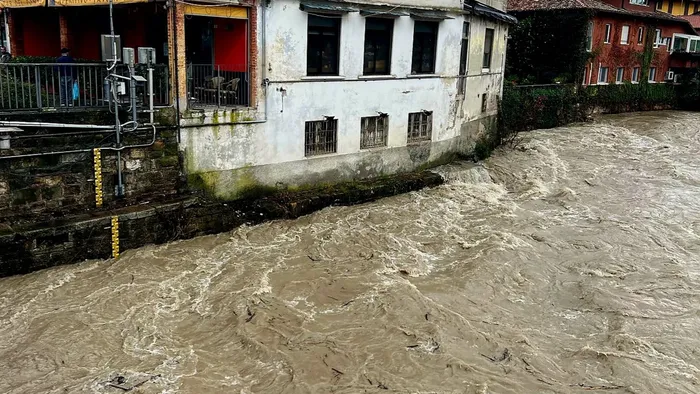 Dopo settimane di secca, il fiume Serio ora è in piena
