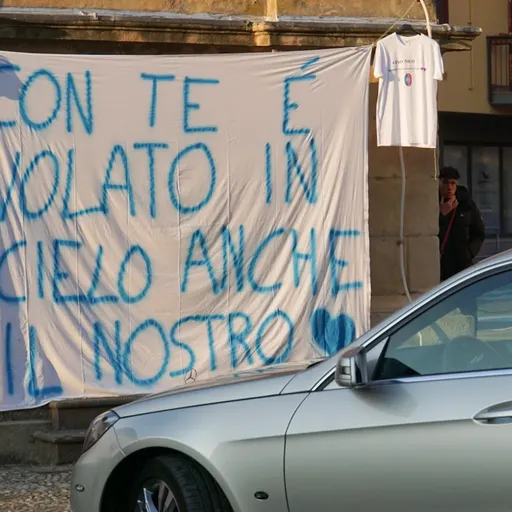 «Nicholas, con te è volato in cielo anche il nostro cuore».