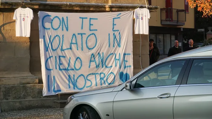 «Nicholas, con te è volato in cielo anche il nostro cuore».
