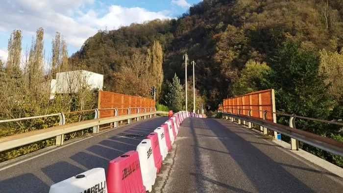 Ponte di Fiorano, ripulito dopo l’urto. resta ancora chiuso
