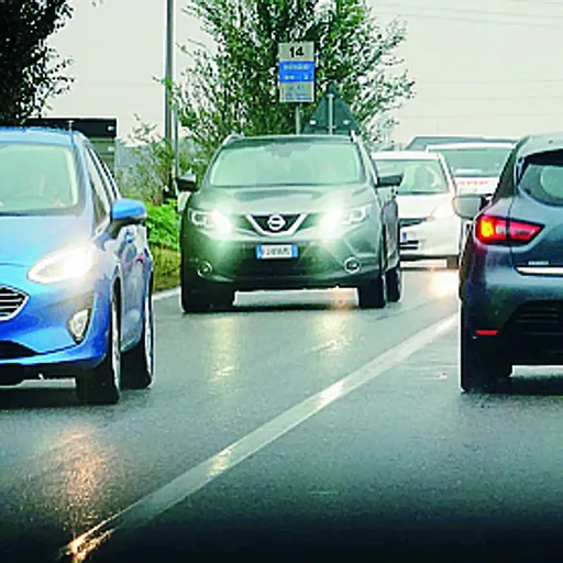 Auto intestate a prestanome: è allarme. Fino a 150 vetture a testa