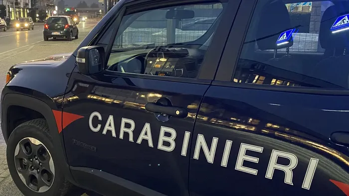 Ubriaco litiga con la moglie poi aggredisce i carabinieri, arrestato