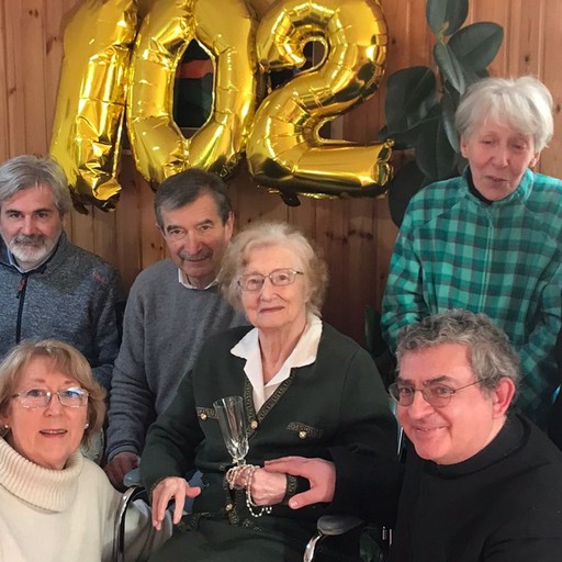 Nina, la storica tabaccaia festeggia 102 anni - Cronaca