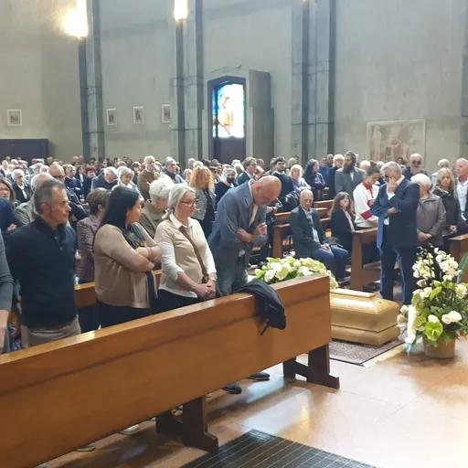 Colta da malore fatale a 49 anni: «Laura, splendevi per la tua ...