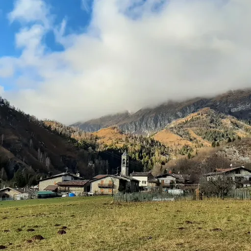 Piccolo, bello e abitato: il borgo di Rusio resiste - Cronaca