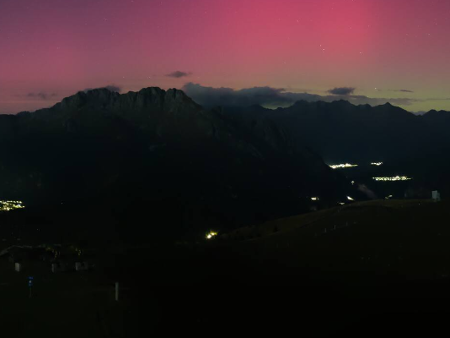 Aurora boreale in Italia, avvistata dalla cima del Pora e dal Canto ...