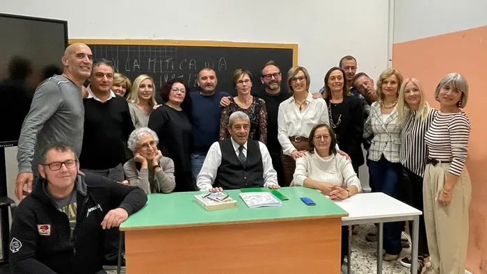 Stessa classe e prof, ma gli alunni hanno 50 anni