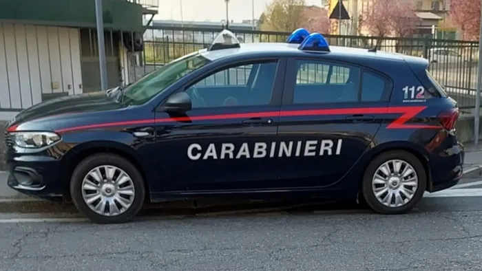 Tenta furto col disturbatore di frequenze, arrestato