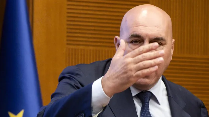 La difesa da finanziare e i partiti divisi su tutto