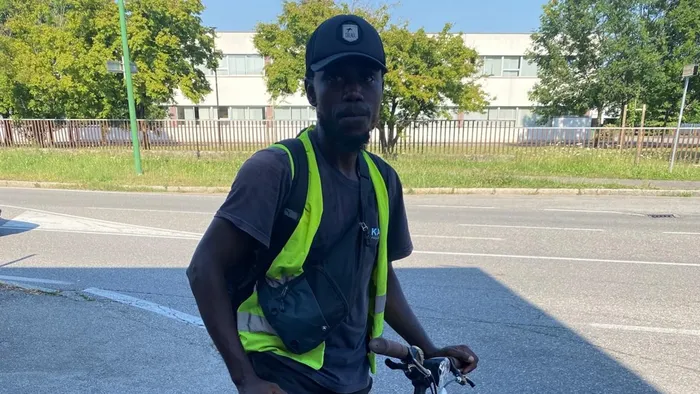 la storia di Eric che vive in auto da un anno