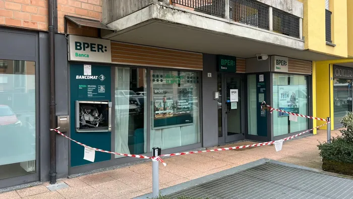 Banda del botto, nella notte fatto saltare il bancomat della Bper a ...