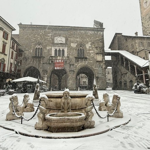 Bergamo si sveglia con la neve