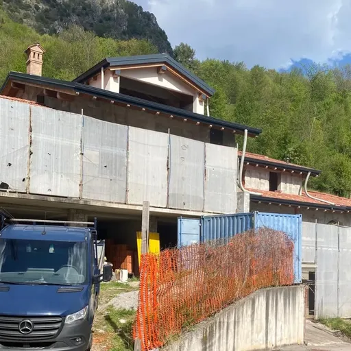 Travolto nel cantiere a Zogno, muore a 59 anni