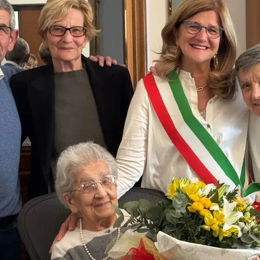 Compie 103 anni, festa per la signora dei confetti