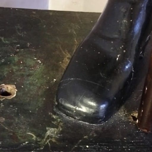 Trescore, rubato il cane in legno dalla statua di San Rocco