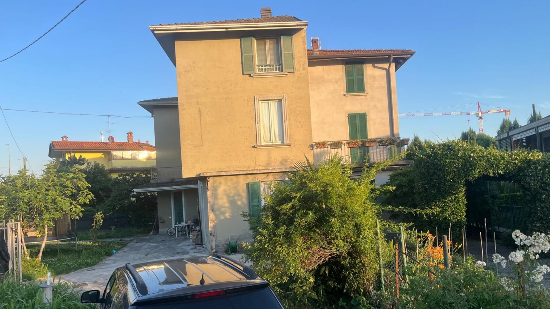Aggredito a Ponte San Pietro, in casa armi e droga