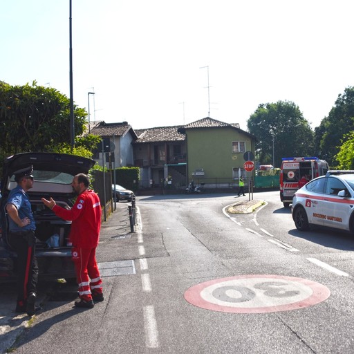 Cade e muore a bordo strada a Torre Boldone: forse investito